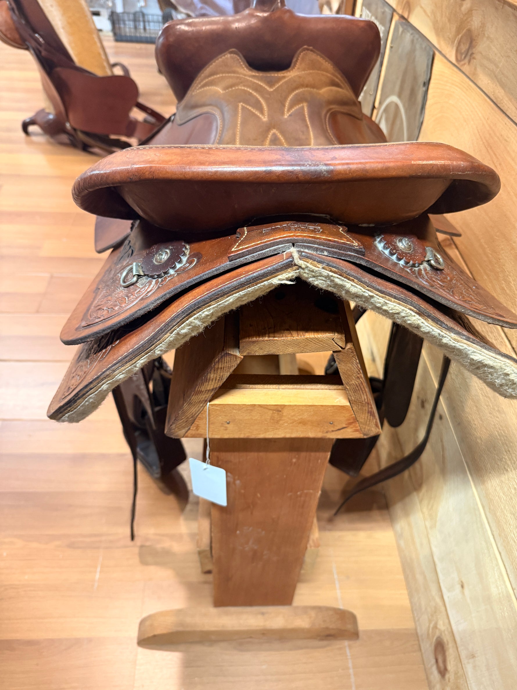 Saddle - Western 16" Simco SQHB 7" gullet – Jeffrey's Horse and Hounds, LLC